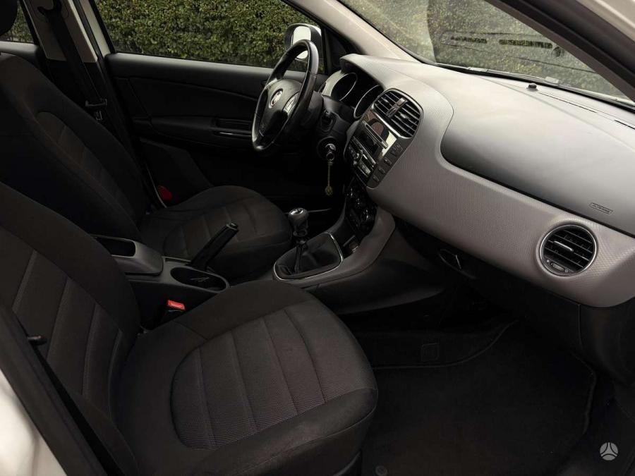 Balts Fiat Bravo 2010 Viļņa, ar dzinēja tilpumu 1.60 L un nobraukumu 385 tūkst. km par 1300 €, foto 20 vietnē AUTOMOTO.COM.LV