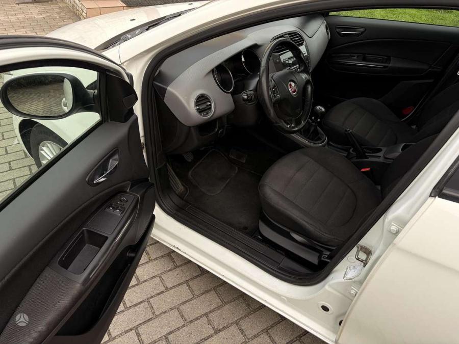 Balts Fiat Bravo 2010 Viļņa, ar dzinēja tilpumu 1.60 L un nobraukumu 385 tūkst. km par 1300 €, foto 22 vietnē AUTOMOTO.COM.LV