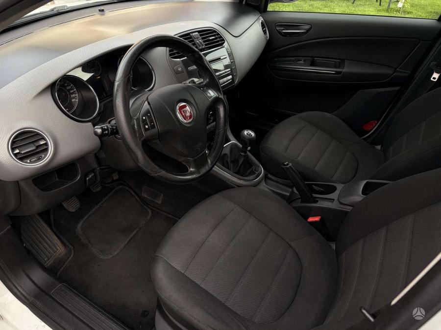 Balts Fiat Bravo 2010 Viļņa, ar dzinēja tilpumu 1.60 L un nobraukumu 385 tūkst. km par 1300 €, foto 23 vietnē AUTOMOTO.COM.LV
