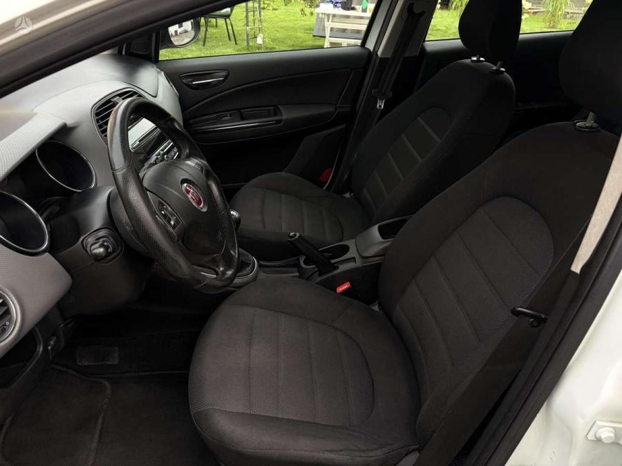 Balts Fiat Bravo 2010 Viļņa, ar dzinēja tilpumu 1.60 L un nobraukumu 385 tūkst. km par 1300 €, foto 24 vietnē AUTOMOTO.COM.LV