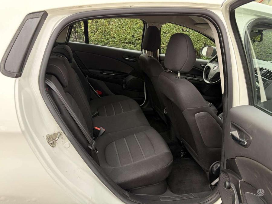 Balts Fiat Bravo 2010 Viļņa, ar dzinēja tilpumu 1.60 L un nobraukumu 385 tūkst. km par 1300 €, foto 26 vietnē AUTOMOTO.COM.LV