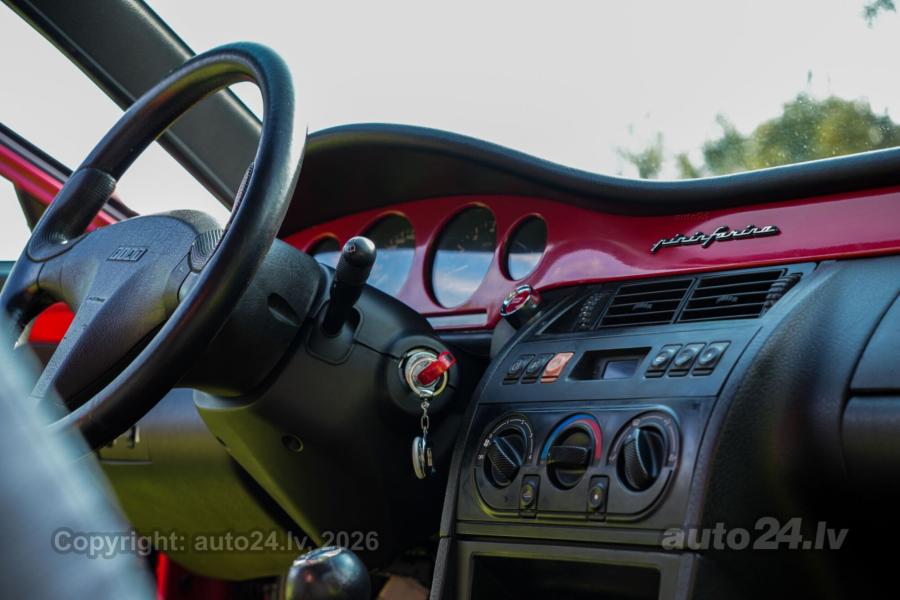 Sarkans Fiat Coupe 1995 Tallina, ar dzinēja tilpumu 2.00 L un nobraukumu 196 tūkst. km par 5500 €, foto 18 vietnē AUTOMOTO.COM.LV