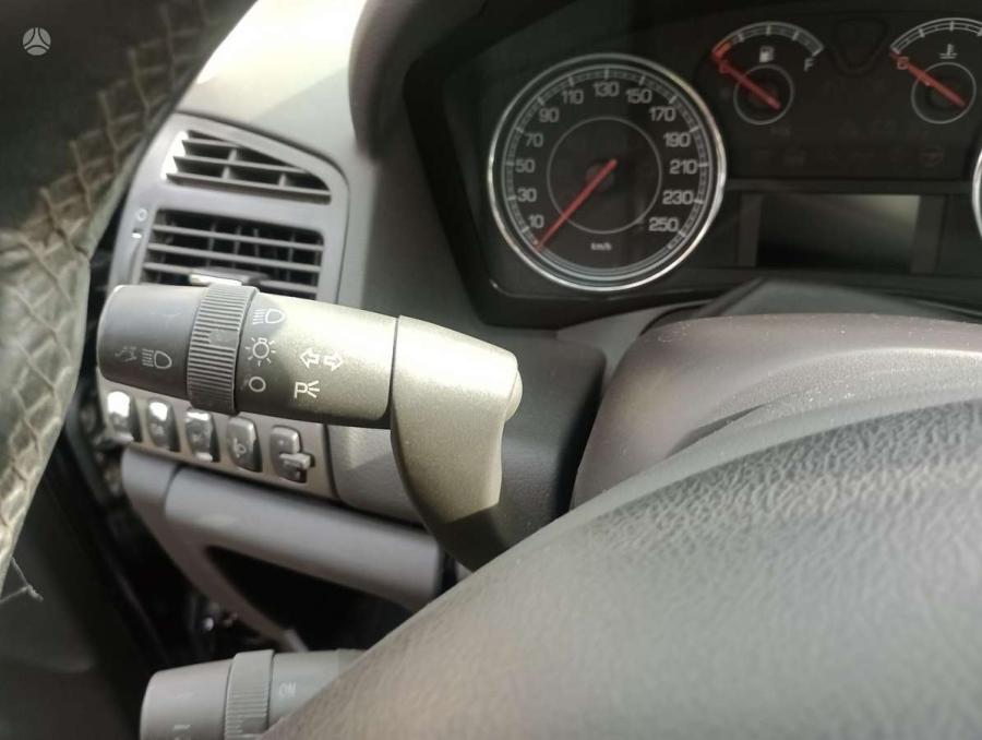 Black Fiat Croma 2009 in Marijampole, with an engine capacity of 1.91 L and mileage of 268 thousand km for 2000 €, photo 7 on AUTOMOTO.COM.LV
