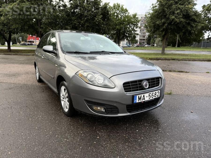 Grey Fiat Croma 2011 in Riga, with an engine capacity of 2.40 L and mileage of 262 thousand km for 1295 €, photo 4 on AUTOMOTO.COM.LV
