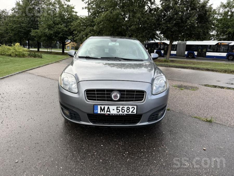 Grey Fiat Croma 2011 in Riga, with an engine capacity of 2.40 L and mileage of 262 thousand km for 1295 €, photo 6 on AUTOMOTO.COM.LV