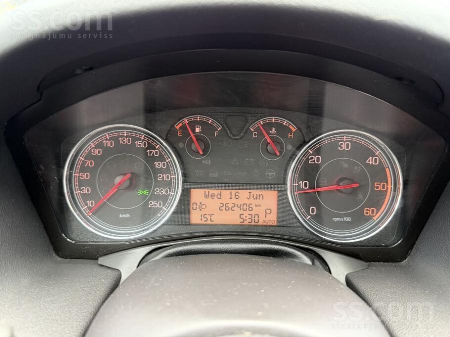 Grey Fiat Croma 2011 in Riga, with an engine capacity of 2.40 L and mileage of 262 thousand km for 1295 €, photo 20 on AUTOMOTO.COM.LV