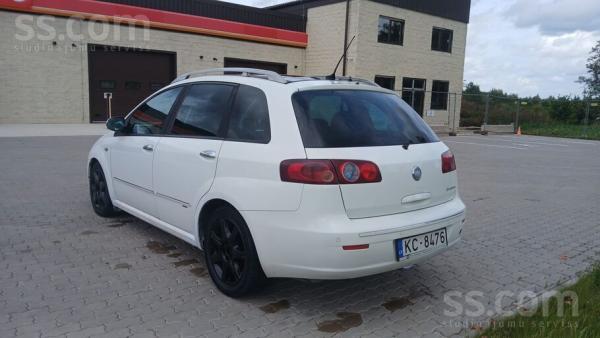 Fiat Croma 2007 Cēsis vietnē Balts Fiat Croma 2007 Cēsis, ar dzinēja tilpumu 1.90 L un nobraukumu 299 tūkst. km par 950 €, foto 8 vietnē AUTOMOTO.COM.LV
