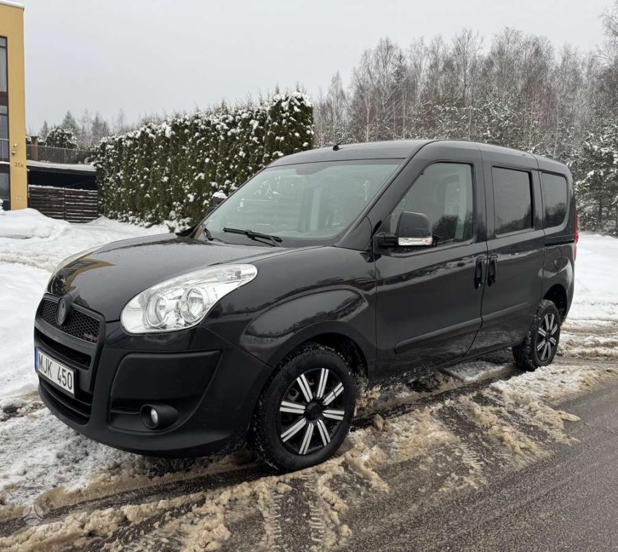 Black Fiat Doblo 2013 in Vilnius, with an engine capacity of 1.60 L and mileage of 461 thousand km for 3450 €, photo 1 on AUTOMOTO.COM.LV