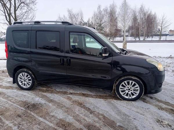 Black Fiat Doblo 2014 in Marijampole, with an engine capacity of 1.96 L and mileage of 265 thousand km for 4300 €, photo 5 on AUTOMOTO.COM.LV