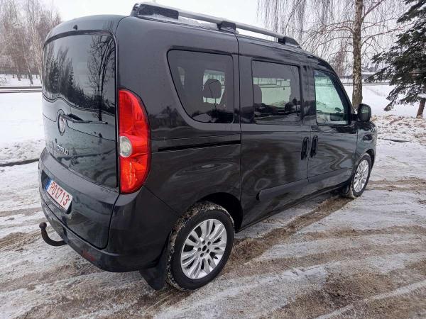 Black Fiat Doblo 2014 in Marijampole, with an engine capacity of 1.96 L and mileage of 265 thousand km for 4300 €, photo 6 on AUTOMOTO.COM.LV