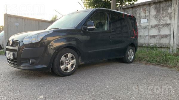 Black Fiat Doblo 2010 in Riga, with an engine capacity of 1.30 L and mileage of 360 thousand km for 1750 €, photo 3 on AUTOMOTO.COM.LV