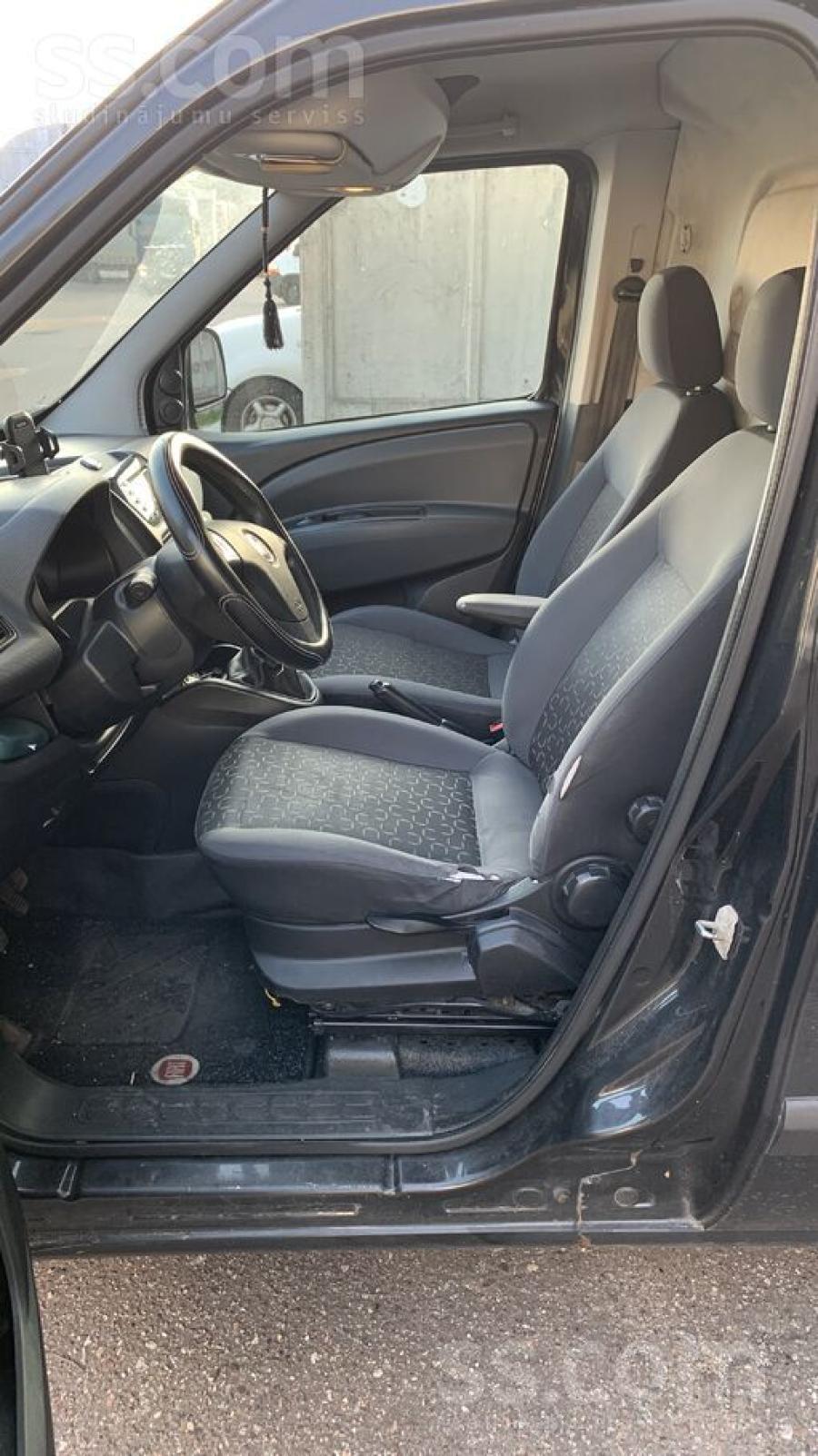 Melns Fiat Doblo 2010 Rīga, ar dzinēja tilpumu 1.30 L un nobraukumu 360 tūkst. km par 1750 €, foto 5 vietnē AUTOMOTO.COM.LV