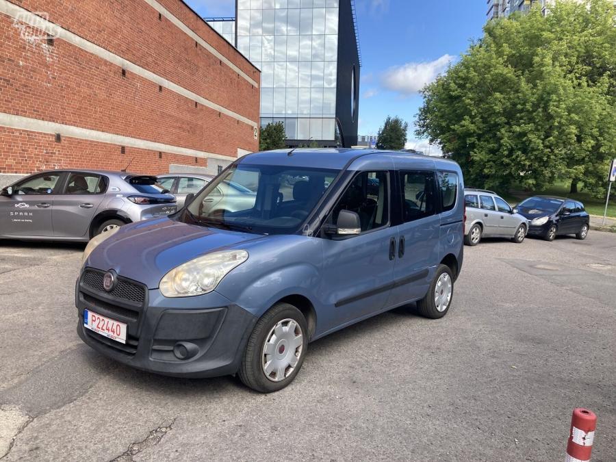 Blue Fiat Doblo 2010 in Vilnius, with an engine capacity of 1.40 L and mileage of 202 thousand km for 2999 €, photo 4 on AUTOMOTO.COM.LV