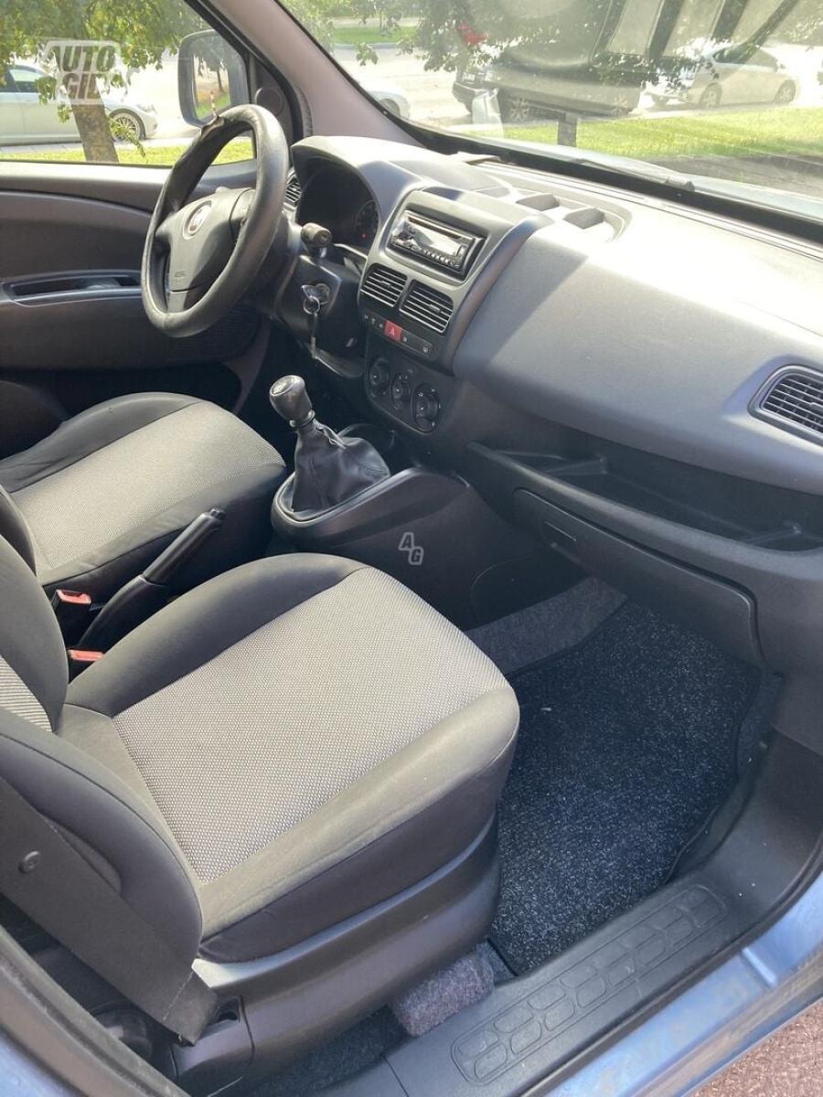 Zils Fiat Doblo 2010 Viļņa, ar dzinēja tilpumu 1.40 L un nobraukumu 202 tūkst. km par 2999 €, foto 8 vietnē AUTOMOTO.COM.LV