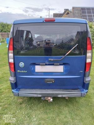 Zils Fiat Doblo 2004 Viļņa, ar dzinēja tilpumu 1.90 L un nobraukumu 375 tūkst. km par 1300 €, foto  vietnē AUTOMOTO.COM.LV
