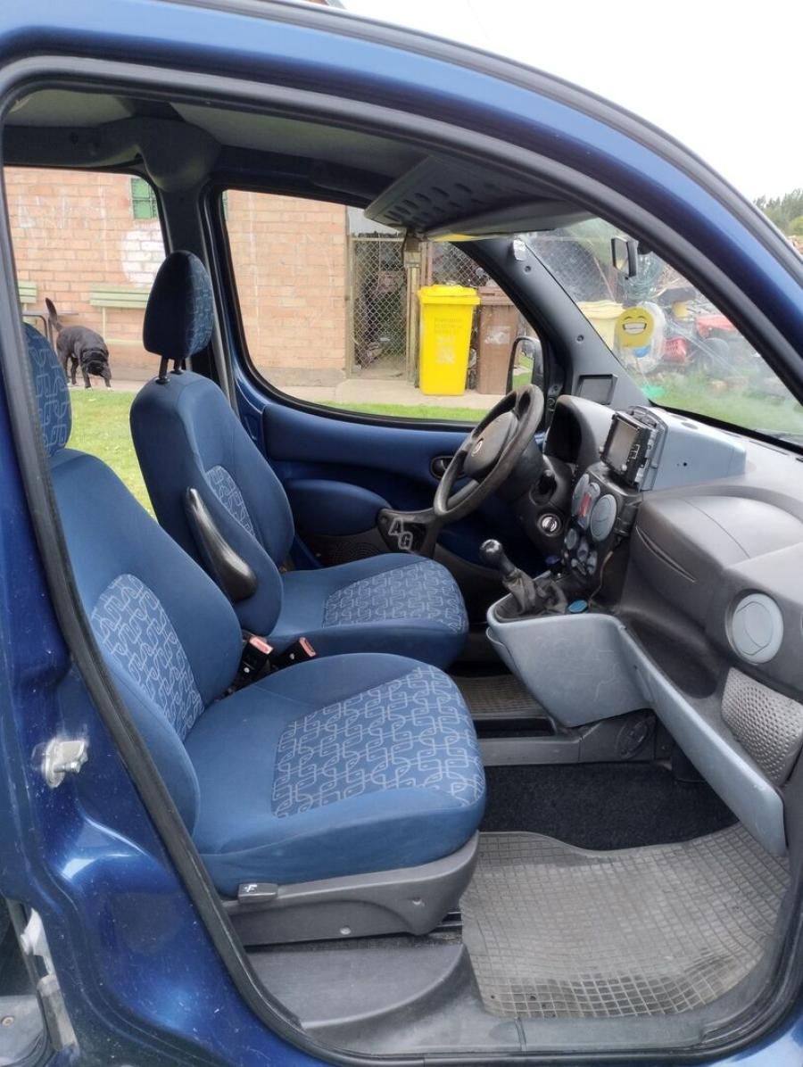 Zils Fiat Doblo 2004 Viļņa, ar dzinēja tilpumu 1.90 L un nobraukumu 375 tūkst. km par 1300 €, foto 8 vietnē AUTOMOTO.COM.LV