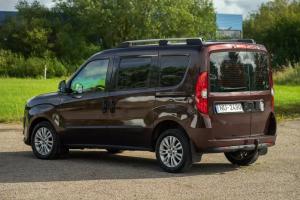 Brūns Fiat Doblo 2010 Liepāja, ar dzinēja tilpumu 1.30 L un nobraukumu 248 tūkst. km par 3900 €, foto 3 vietnē AUTOMOTO.COM.LV