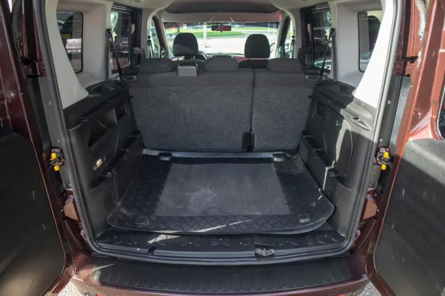 Brūns Fiat Doblo 2010 Liepāja, ar dzinēja tilpumu 1.30 L un nobraukumu 248 tūkst. km par 3900 €, foto 11 vietnē AUTOMOTO.COM.LV