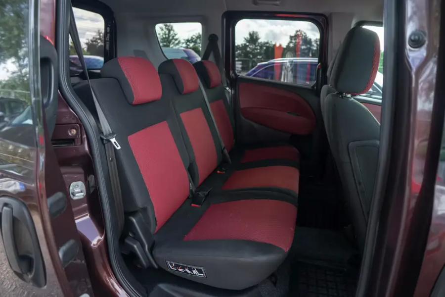 Brūns Fiat Doblo 2010 Liepāja, ar dzinēja tilpumu 1.30 L un nobraukumu 248 tūkst. km par 3900 €, foto 12 vietnē AUTOMOTO.COM.LV