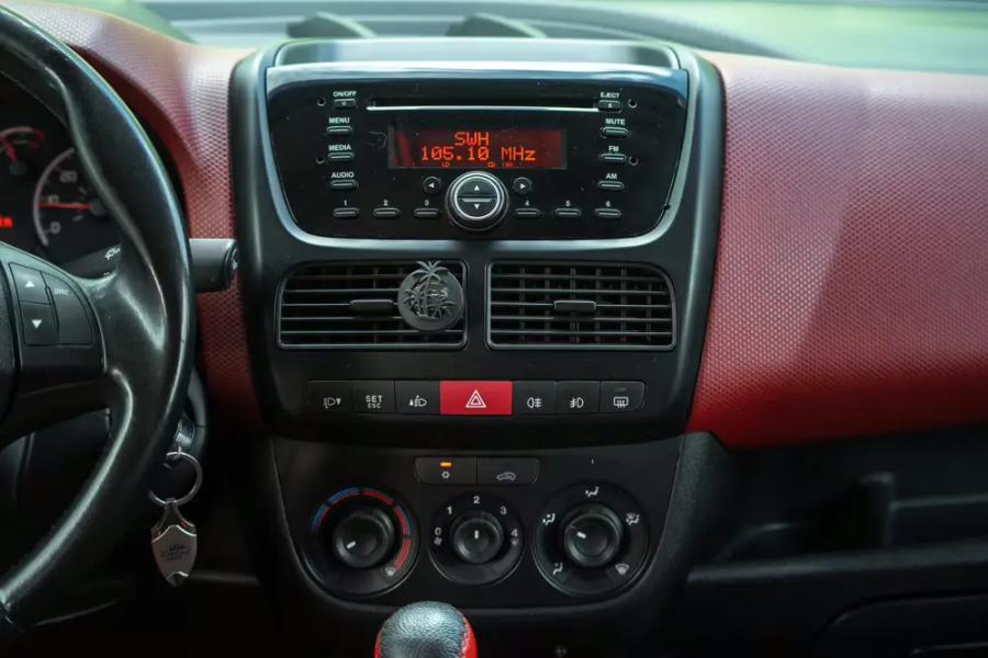 Brūns Fiat Doblo 2010 Liepāja, ar dzinēja tilpumu 1.30 L un nobraukumu 248 tūkst. km par 3900 €, foto 17 vietnē AUTOMOTO.COM.LV