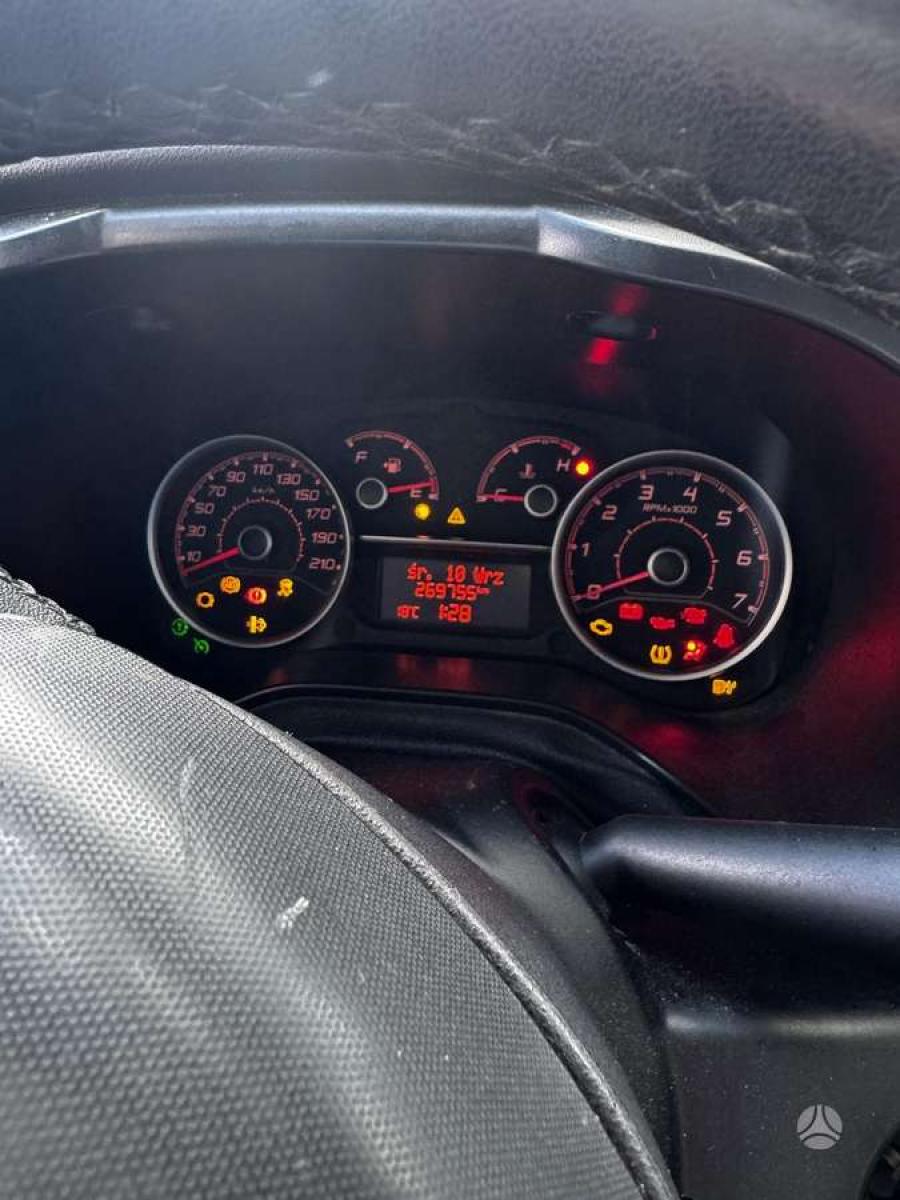 Brūns Fiat Doblo 2016 Viļņa, ar dzinēja tilpumu 1.60 L un nobraukumu 269 tūkst. km par 8650 €, foto 13 vietnē AUTOMOTO.COM.LV