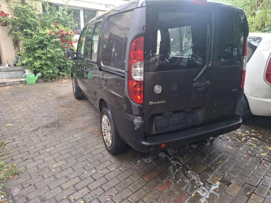 Pelēks Fiat Doblo 2008 Viļņa, ar dzinēja tilpumu 1.91 L un nobraukumu 230 tūkst. km par 2600 €, foto 3 vietnē AUTOMOTO.COM.LV