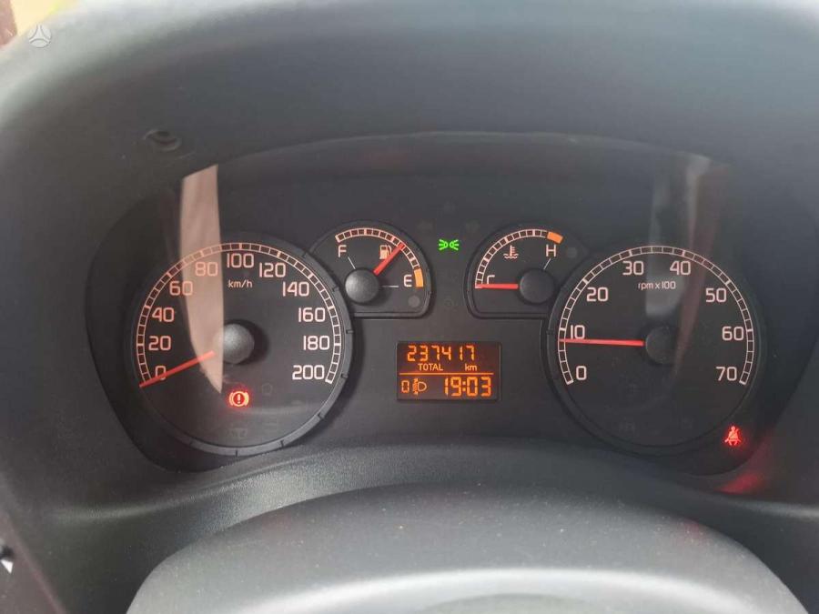 Pelēks Fiat Doblo 2008 Viļņa, ar dzinēja tilpumu 1.91 L un nobraukumu 230 tūkst. km par 2600 €, foto 7 vietnē AUTOMOTO.COM.LV