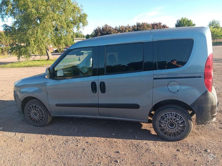 Grey Fiat Doblo 2011 in Klaipeda, with an engine capacity of 1.30 L and mileage of 226 thousand km for 1400 €, photo 5 on AUTOMOTO.COM.LV