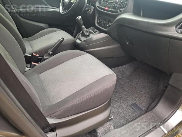 Grey Fiat Doblo 2015 in Riga, with an engine capacity of 1.30 L and mileage of 250 thousand km for 3150 €, photo 9 on AUTOMOTO.COM.LV