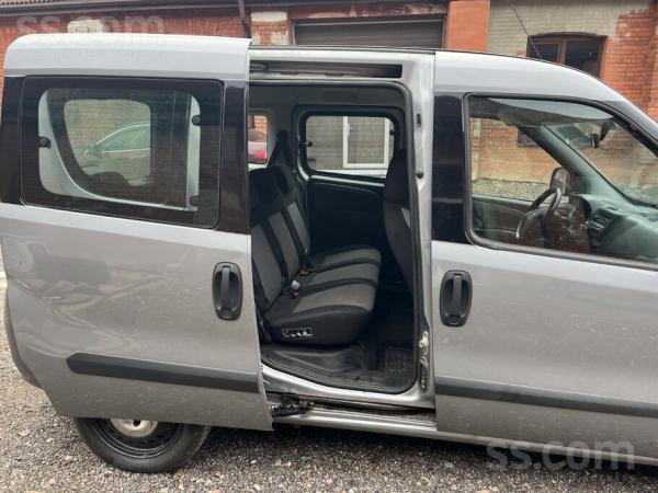 Grey Fiat Doblo 2010 in Daugavpils, with an engine capacity of 1.60 L and mileage of 322 thousand km for 2250 €, photo 2 on AUTOMOTO.COM.LV