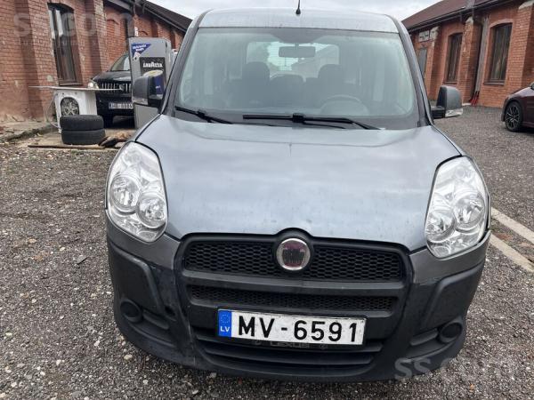 Grey Fiat Doblo 2010 in Daugavpils, with an engine capacity of 1.60 L and mileage of 322 thousand km for 2250 €, photo 4 on AUTOMOTO.COM.LV