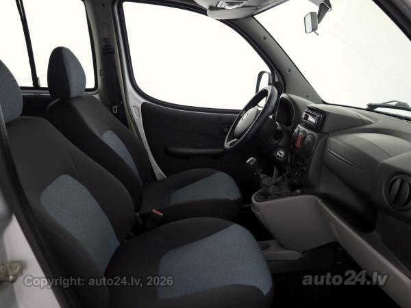 Pelēks Fiat Doblo 2010 Tallina, ar dzinēja tilpumu 1.40 L un nobraukumu 166 tūkst. km par 1499 €, foto 6 vietnē AUTOMOTO.COM.LV