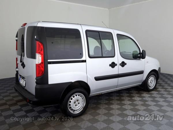 Pelēks Fiat Doblo 2010 Tallina, ar dzinēja tilpumu 1.40 L un nobraukumu 166 tūkst. km par 1499 €, foto 3 vietnē AUTOMOTO.COM.LV