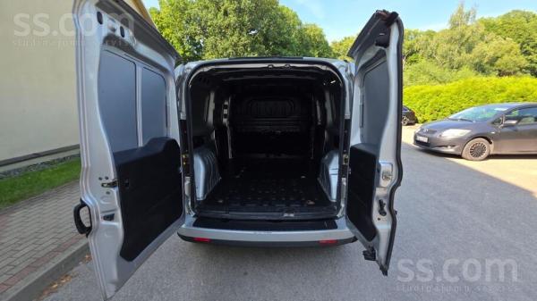 Grey Fiat Doblo 2016 in Jekabpils, with an engine capacity of 1.60 L and mileage of 328 thousand km for 5400 €, photo 9 on AUTOMOTO.COM.LV