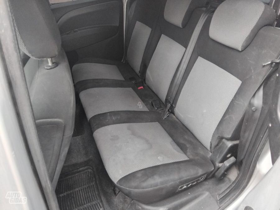Fiat Doblo 2011 in Kaunas, with an engine capacity of 1.60 L and mileage of 236 thousand km for 1000 €, photo 5 on AUTOMOTO.COM.LV