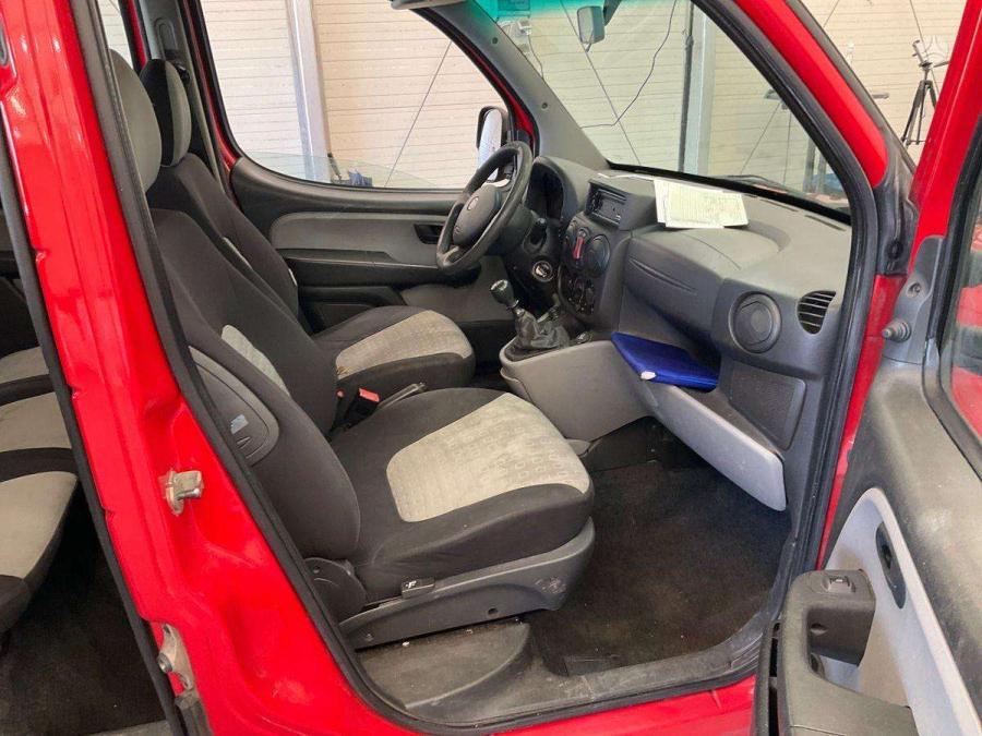 Red Fiat Doblo 2009 in Vilnius, with an engine capacity of 1.37 L and mileage of 227 thousand km for 2400 €, photo 4 on AUTOMOTO.COM.LV