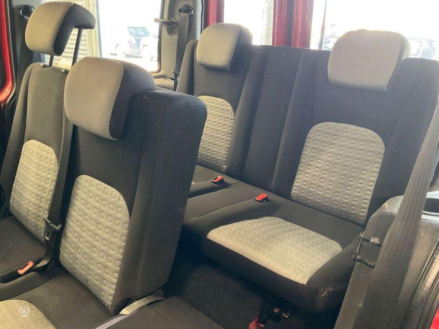 Red Fiat Doblo 2009 in Vilnius, with an engine capacity of 1.37 L and mileage of 227 thousand km for 2400 €, photo 5 on AUTOMOTO.COM.LV