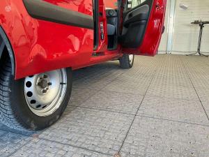 Red Fiat Doblo 2009 in Vilnius, with an engine capacity of 1.37 L and mileage of 227 thousand km for 2400 €, photo 6 on AUTOMOTO.COM.LV