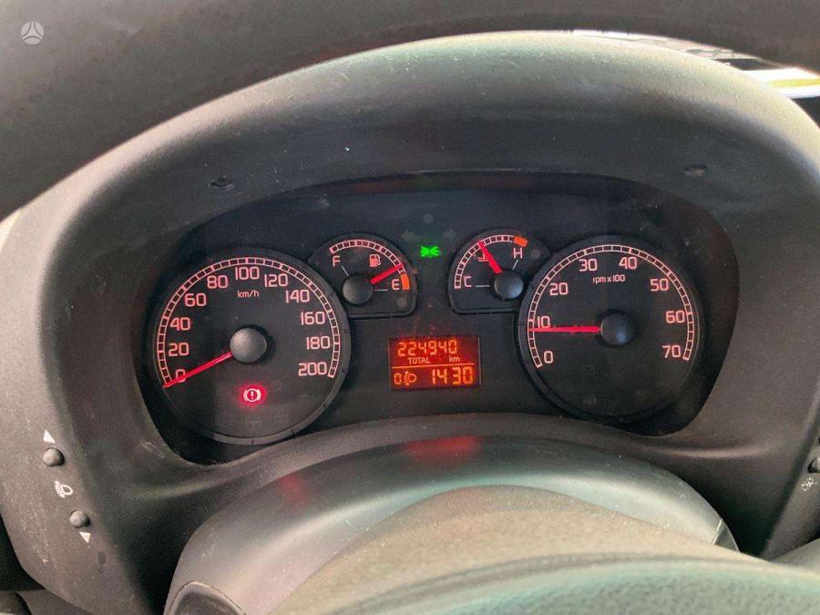 Red Fiat Doblo 2009 in Vilnius, with an engine capacity of 1.37 L and mileage of 227 thousand km for 2400 €, photo 8 on AUTOMOTO.COM.LV