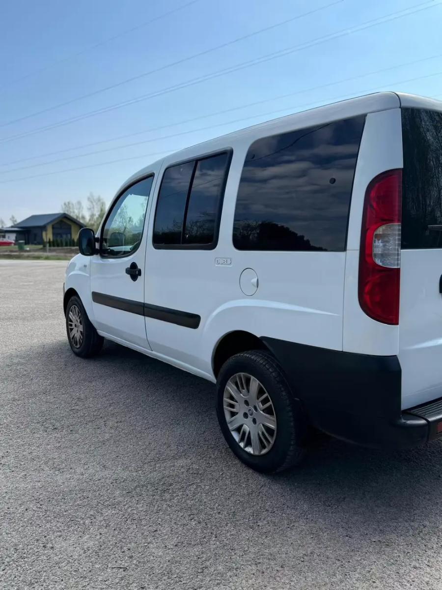 White Fiat Doblo 2008 in Riga, with an engine capacity of 1.30 L and mileage of 380 thousand km for 2300 €, photo 4 on AUTOMOTO.COM.LV