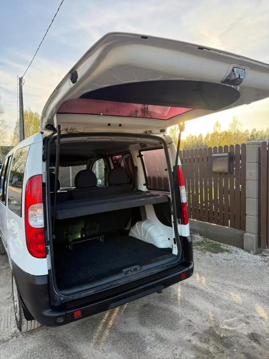 White Fiat Doblo 2008 in Riga, with an engine capacity of 1.30 L and mileage of 380 thousand km for 2300 €, photo 7 on AUTOMOTO.COM.LV