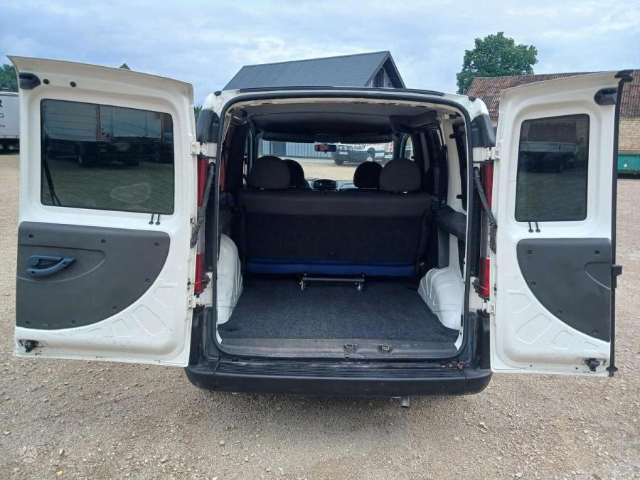 White Fiat Doblo 2003 in Kelme, with an engine capacity of 1.24 L and mileage of 185 thousand km for 1950 €, photo 10 on AUTOMOTO.COM.LV