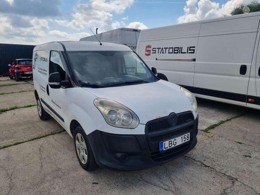 White Fiat Doblo 2010 in Kaunas, with an engine capacity of 1.60 L and mileage of 400 thousand km for 1650 €, photo 1 on AUTOMOTO.COM.LV