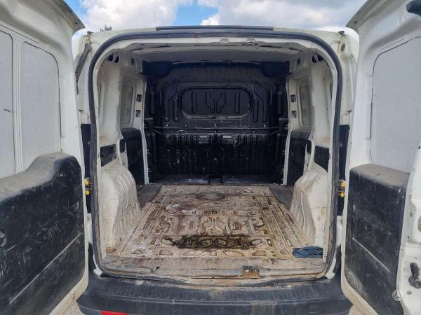 Balts Fiat Doblo 2010 Kauņa, ar dzinēja tilpumu 1.60 L un nobraukumu 400 tūkst. km par 1650 €, foto 6 vietnē AUTOMOTO.COM.LV