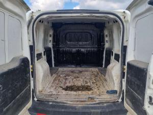 Balts Fiat Doblo 2010 Kauņa, ar dzinēja tilpumu 1.60 L un nobraukumu 400 tūkst. km par 1650 €, foto 7 vietnē AUTOMOTO.COM.LV