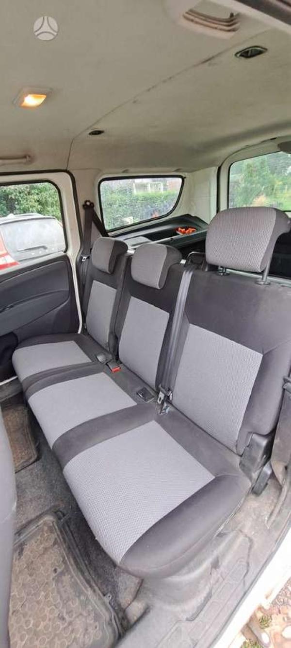 Balts Fiat Doblo 2011 Kauņa, ar dzinēja tilpumu 1.60 L un nobraukumu 402 tūkst. km par 2200 €, foto 9 vietnē AUTOMOTO.COM.LV