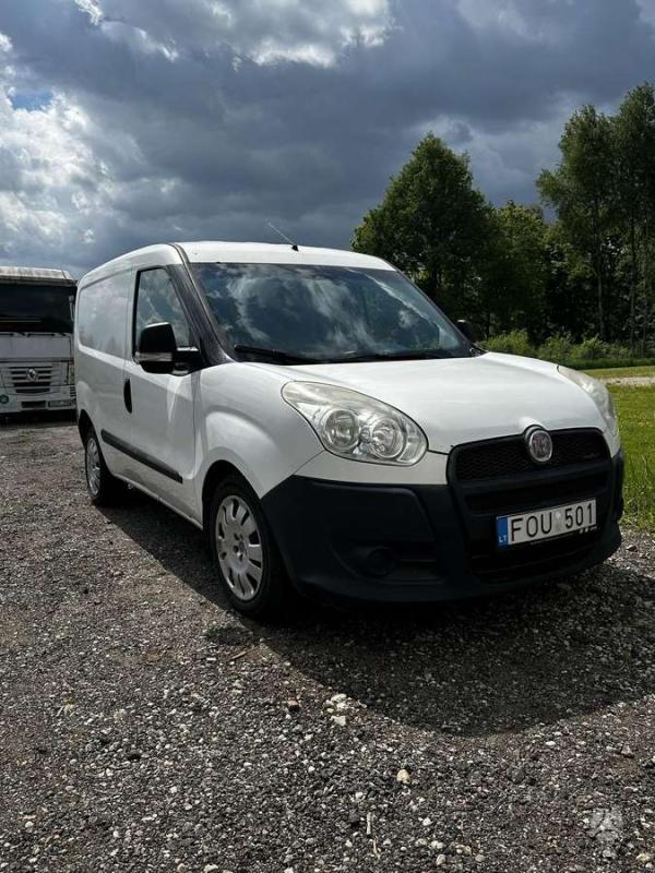 White Fiat Doblo 2011 in Vilnius, with an engine capacity of 1.60 L and mileage of 270 thousand km for 2600 €, photo 2 on AUTOMOTO.COM.LV