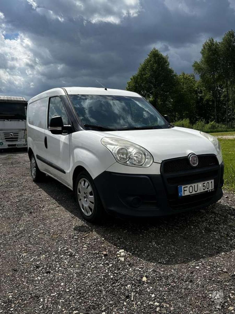 White Fiat Doblo 2011 in Vilnius, with an engine capacity of 1.60 L and mileage of 270 thousand km for 2600 €, photo 3 on AUTOMOTO.COM.LV