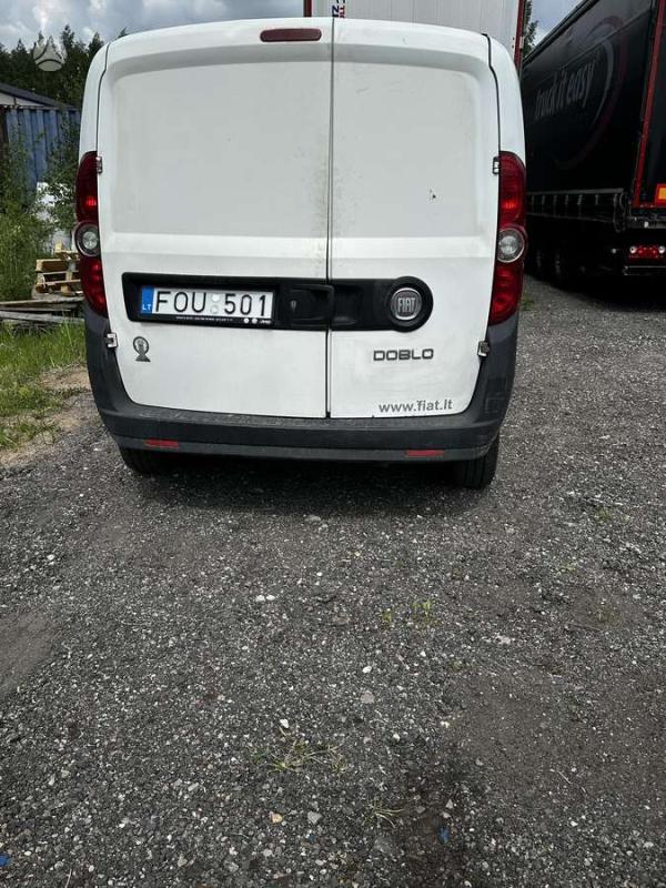 White Fiat Doblo 2011 in Vilnius, with an engine capacity of 1.60 L and mileage of 270 thousand km for 2600 €, photo 3 on AUTOMOTO.COM.LV