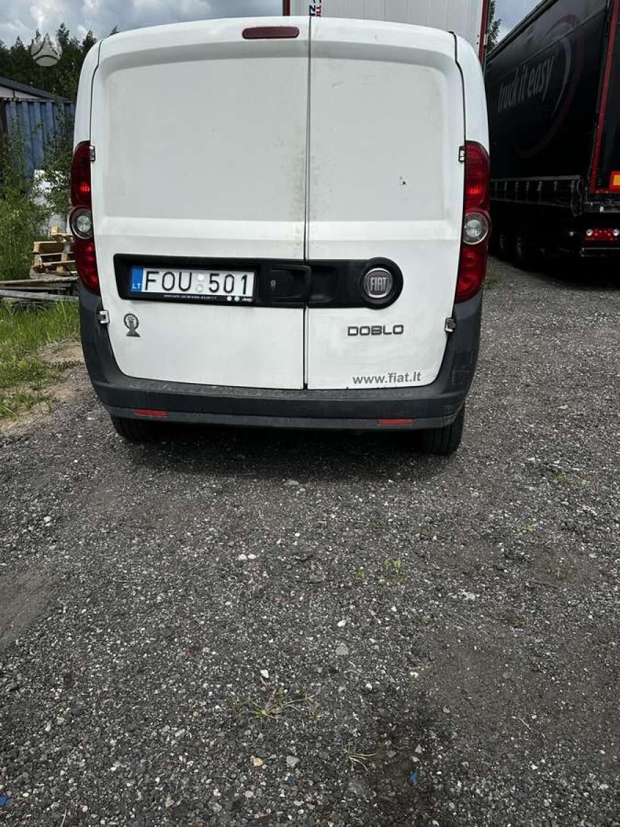 White Fiat Doblo 2011 in Vilnius, with an engine capacity of 1.60 L and mileage of 270 thousand km for 2600 €, photo 4 on AUTOMOTO.COM.LV